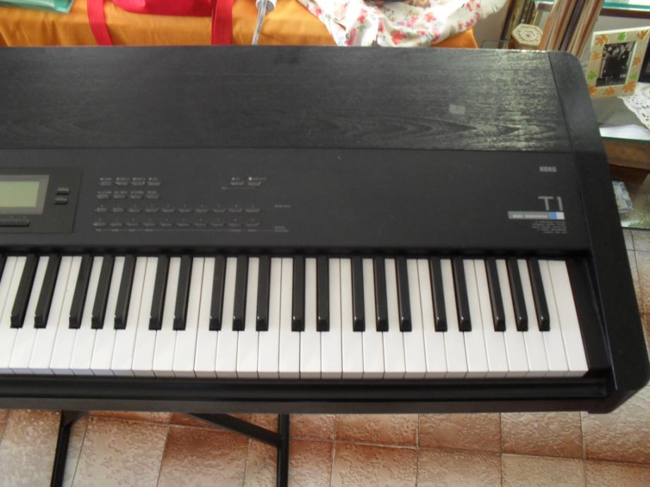 Korg T1