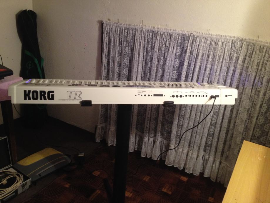 Korg TR 76 BIJELI !!! Moguća zamjena