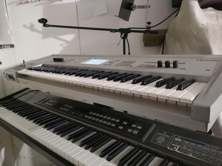 KORG Triton Classic 61 tipka Workstation Synthesizer Sampler Keyboard