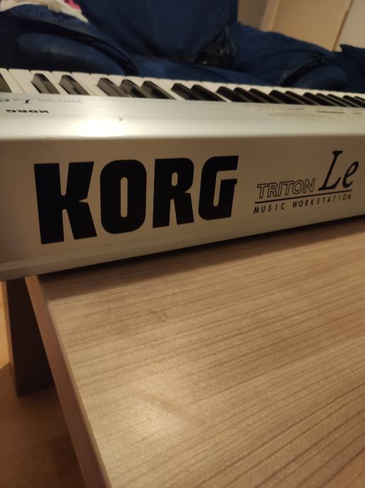 Korg Triton Le 76 sa koferom