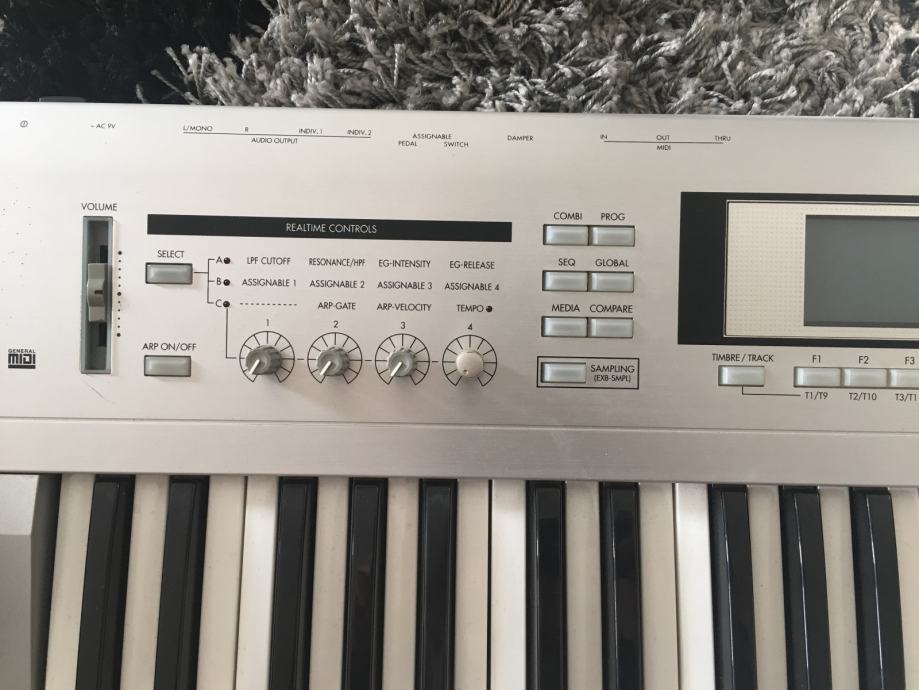 KORG TRITON LE