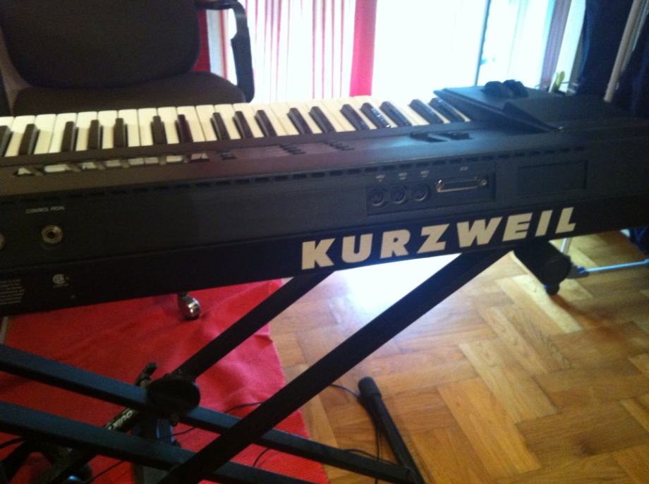 Kurzweil K2000 V3 - OS 3.87 PRODAJEM
