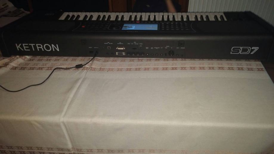 Prodajem Ketron Sd7