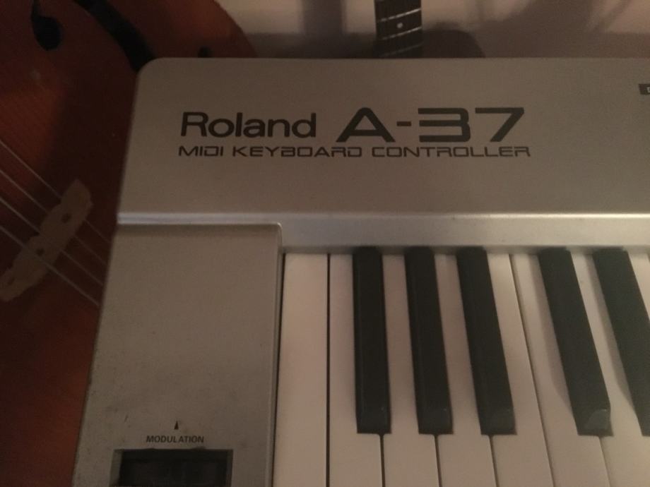 Prodajem Roland A-37