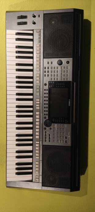Prodajem Yamaha PSR-S770