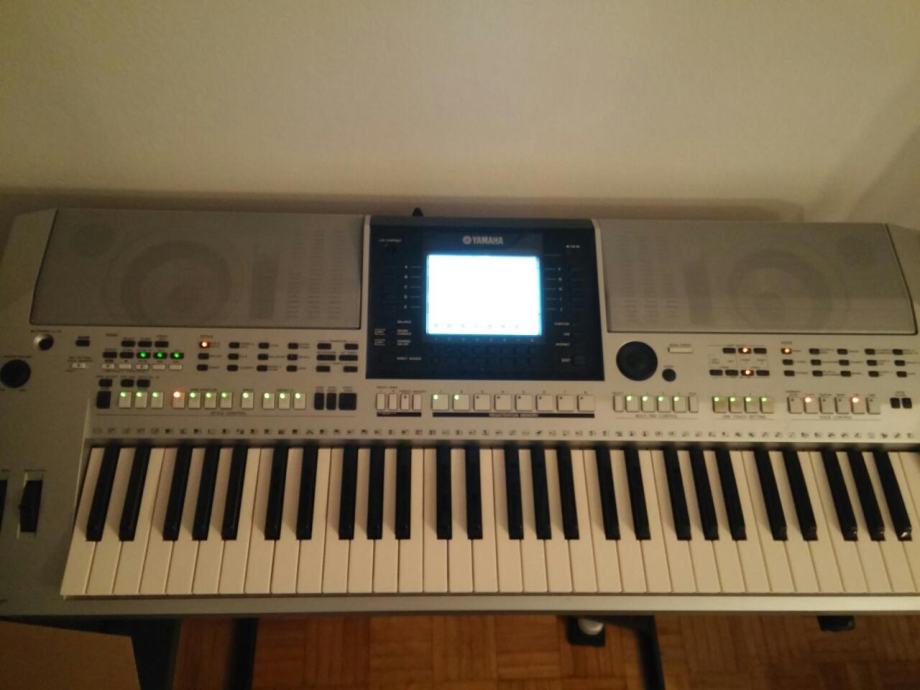 Prodajem YAMAHA PSR S900