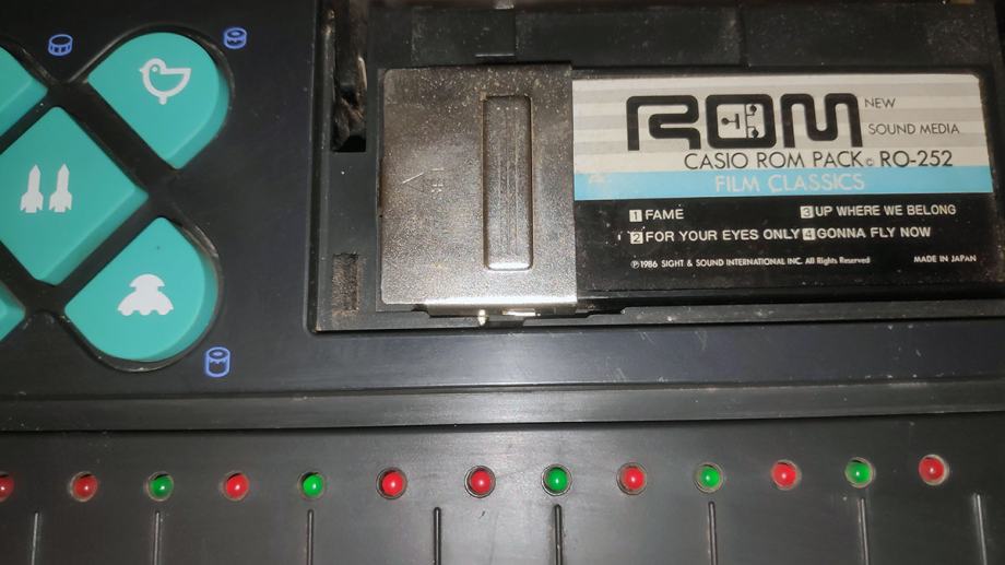 Rjeđa retro klavijatura synth synthesizer CASIO PT-380 film ROM RO-252