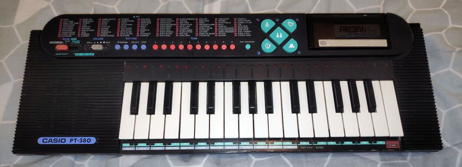 Rjeđa retro klavijatura synth synthesizer CASIO PT-380 film ROM RO-252