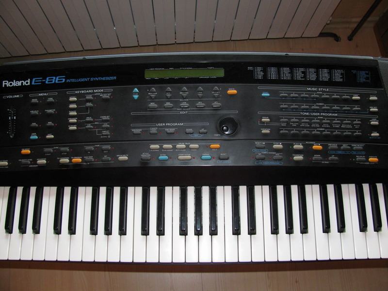 Roland E 86 ODLIČAN