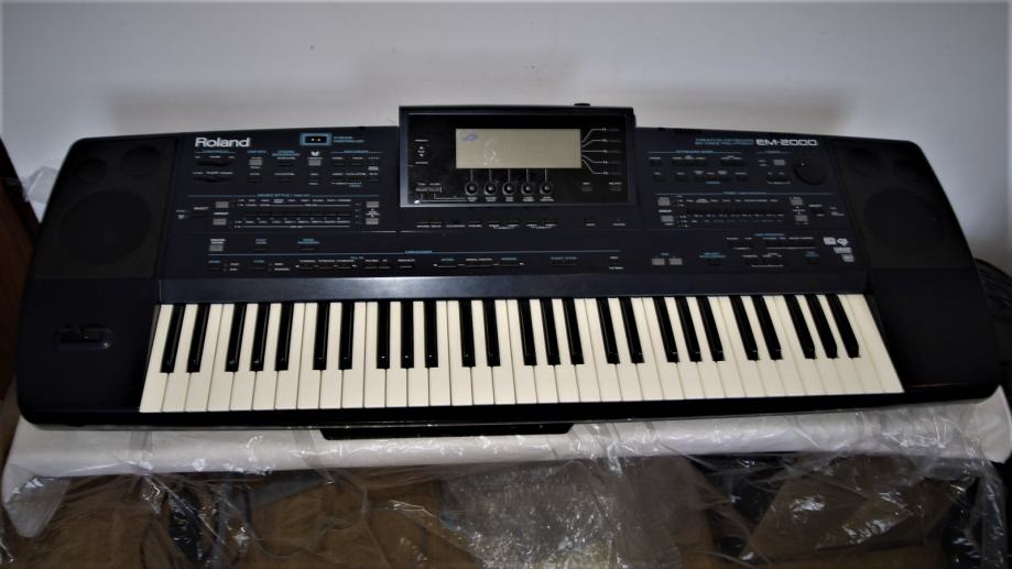 roland em 2000
