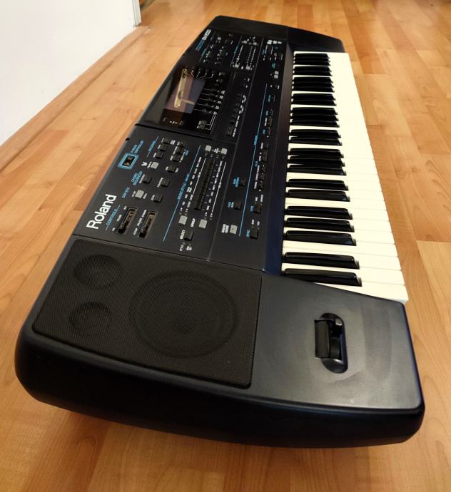 Roland EM-2000