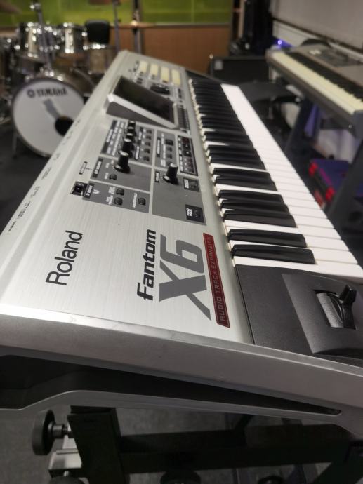 Roland Fantom X6