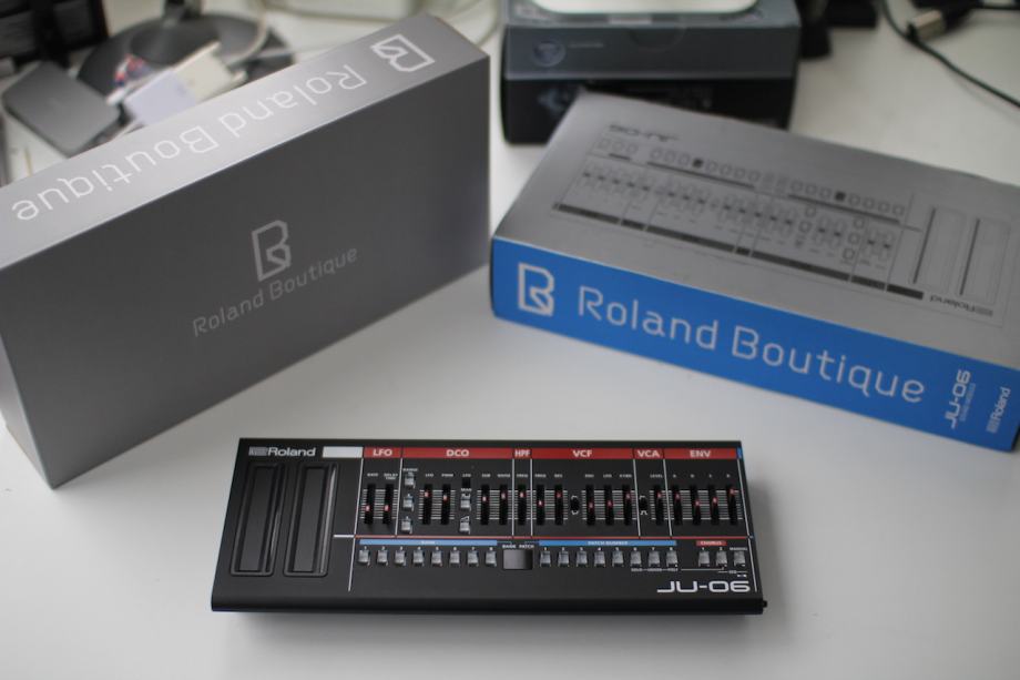 Roland JU-06 + M-Audio KEYSTATION 49 II + drveni stalak (hrast)