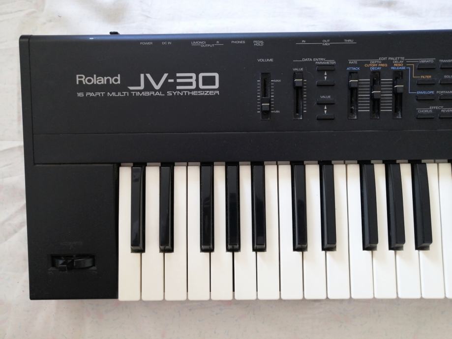 Roland JV-30 sintisajzer za dijelove/popravak (područje Splita)