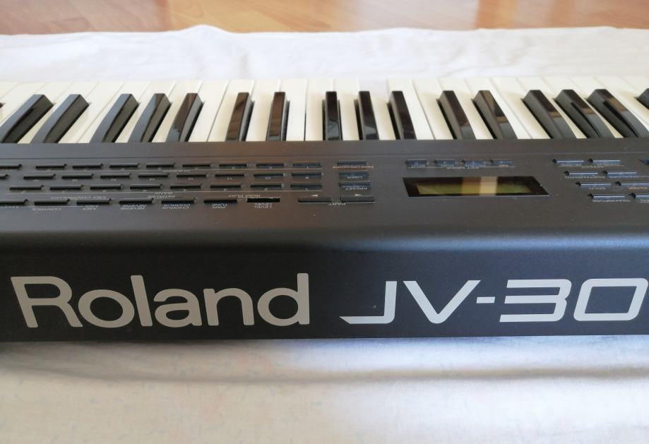 Roland JV-30 sintisajzer za dijelove/popravak (područje Splita)