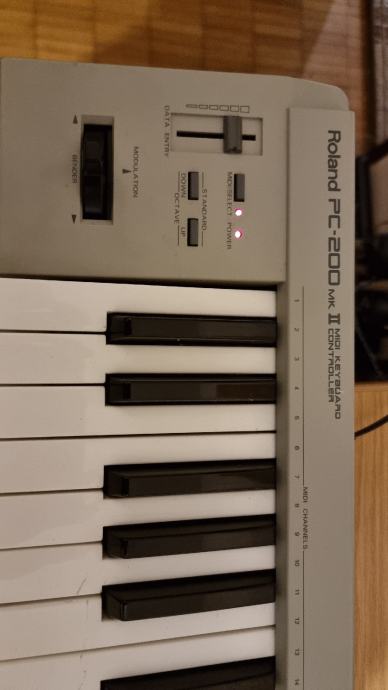 Roland Pc-200 Mk Ii Midi Keyboard Controller Pc200 Mkii – EIUAPH