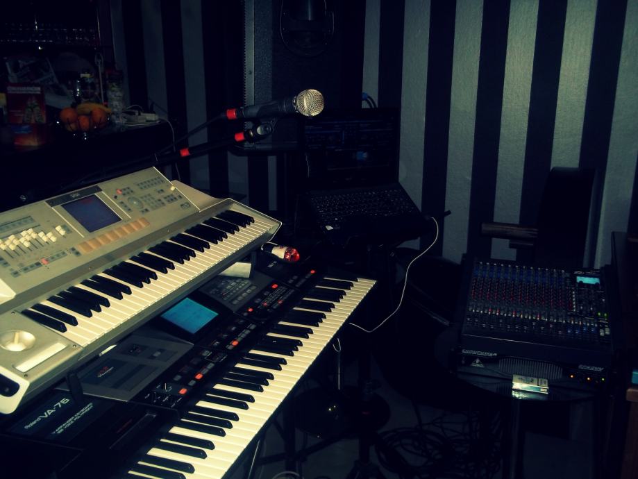Roland Va-76