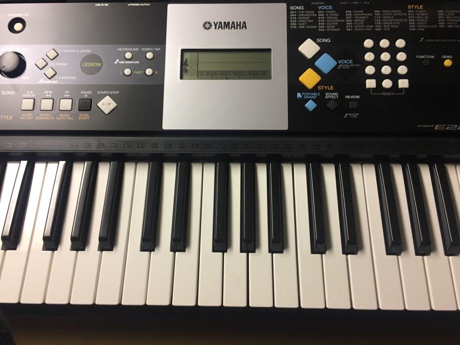 Sintisajzer Yamaha PSR-E223