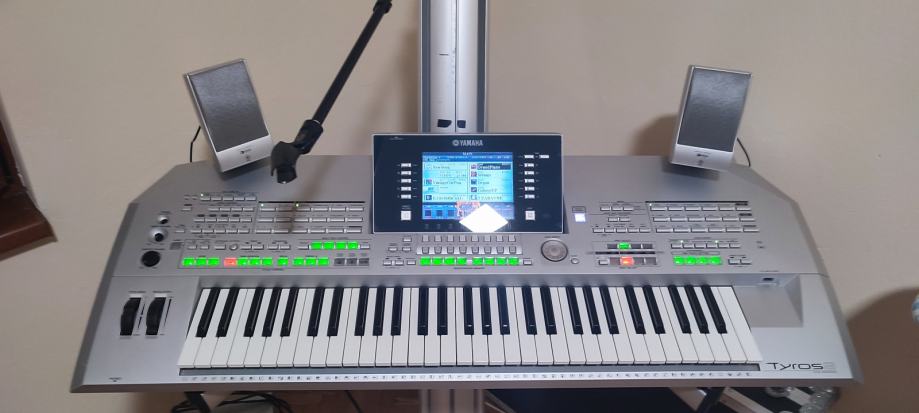 Tyros 2 Yamaha s opremom