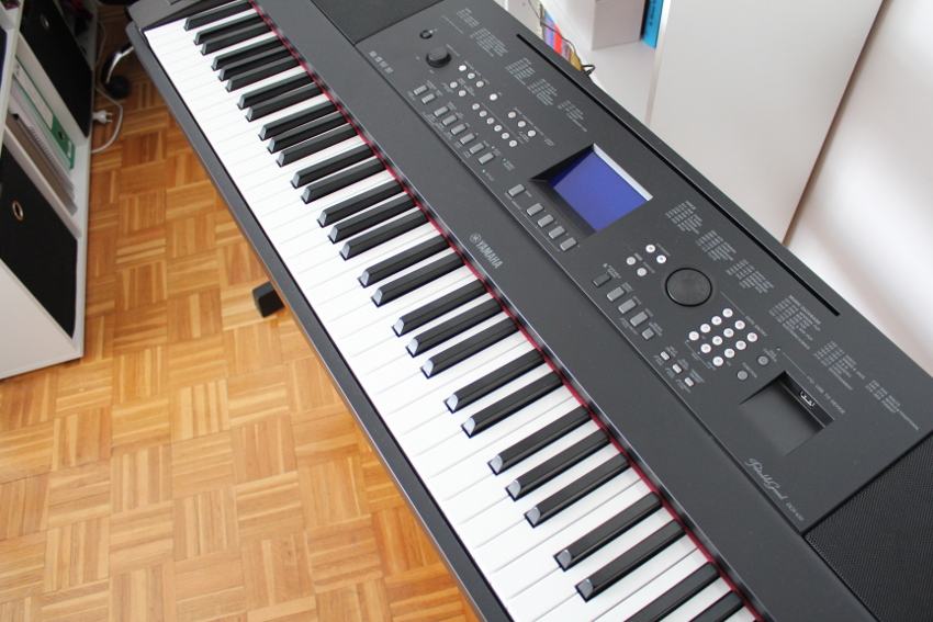 YAMAHA DGX-650 digital piano