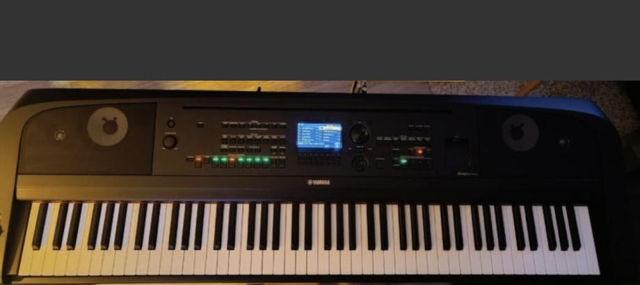 Yamaha DGX 670 B