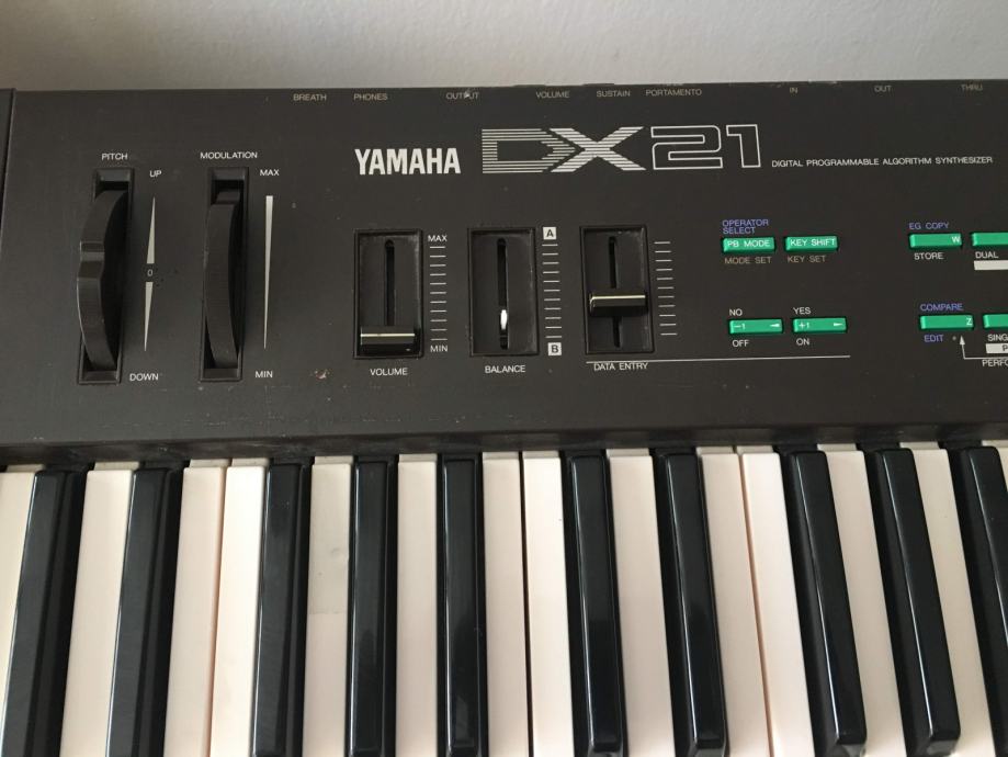 YAMAHA DX21