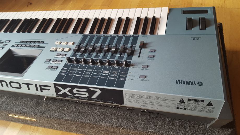 Yamaha Motif XS7 1Gb RAM+kofer+DVD