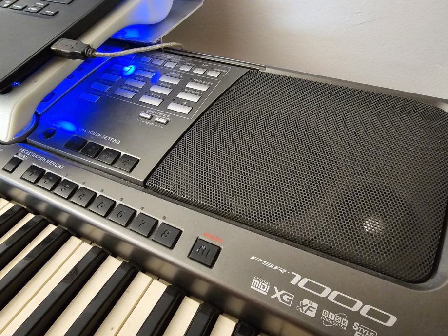 Yamaha PSR 1000 sintisajzer
