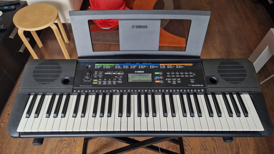 Yamaha PSR-E253 klavijature