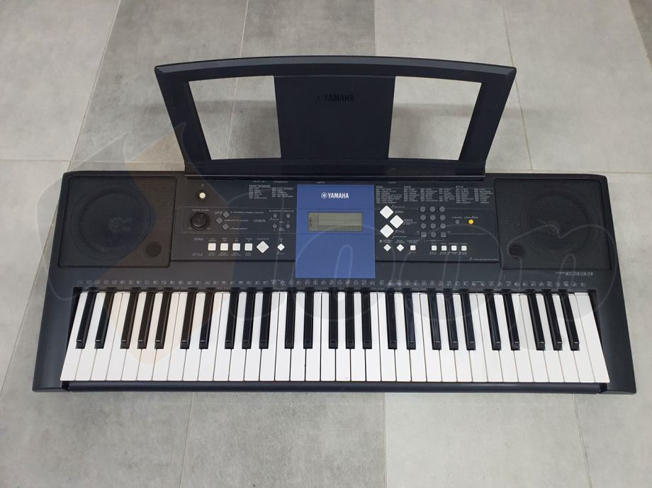 Yamaha PSR-E333 školska klavijatura (do 36 rata)