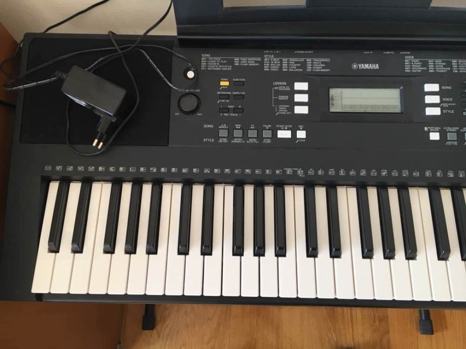 Yamaha PSR e343