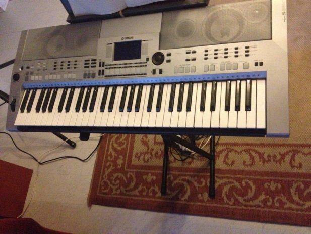 YAMAHA PSR S550