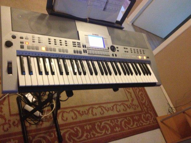 YAMAHA PSR S550