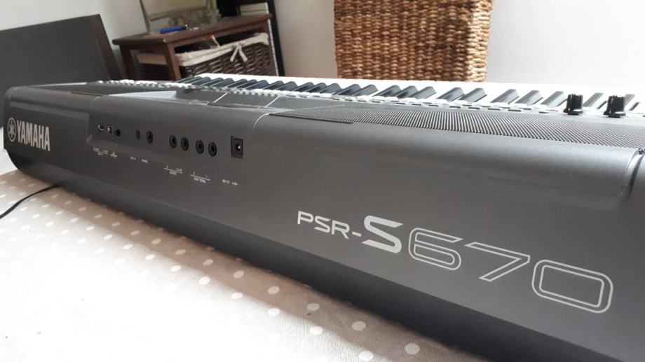 Yamaha psr-s670
