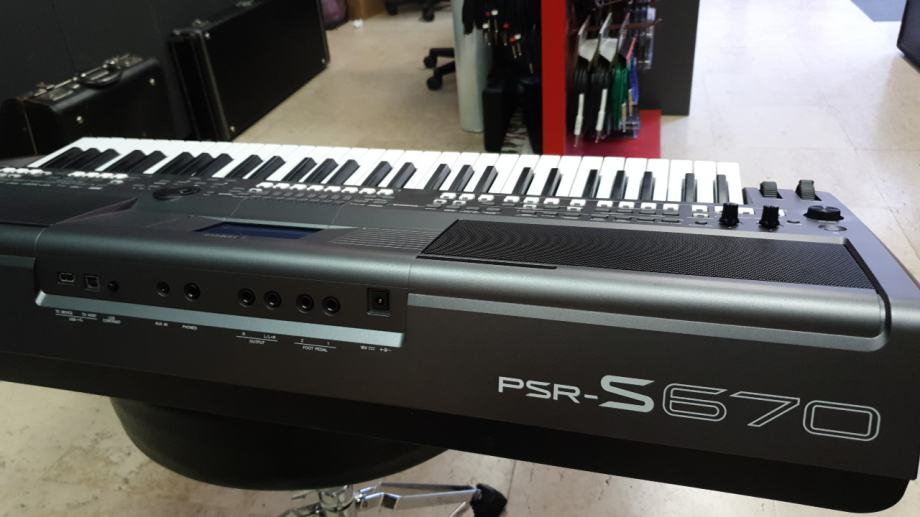 Yamaha PSR-S670