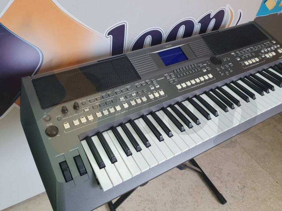 Yamaha PSR-S670