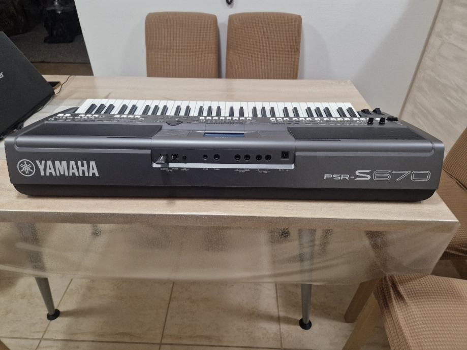 Yamaha PSR-S670