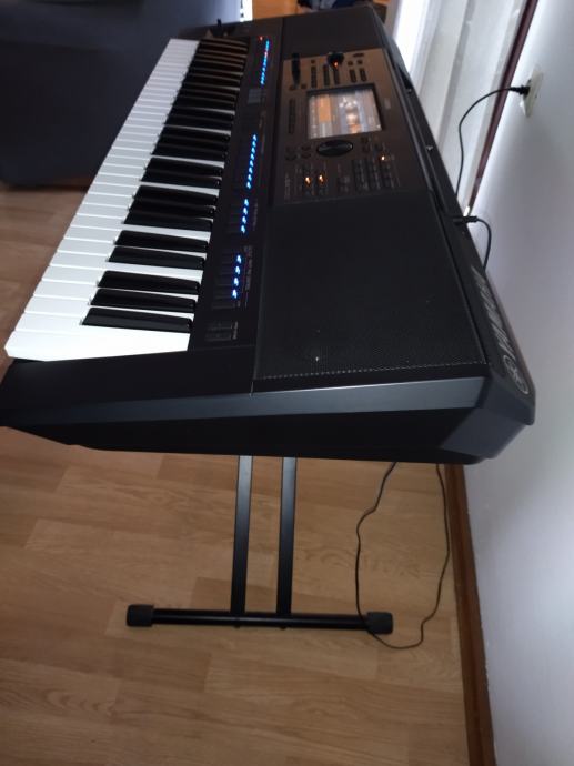 Yamaha psr sx 700 + flight case