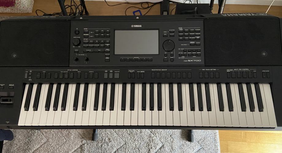 Yamaha PSR SX 700 kao nova HITNO! Nije fiksno!!!