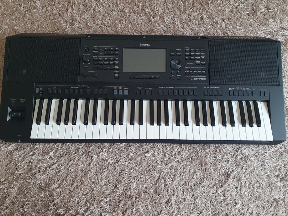 YAMAHA PSR-SX700