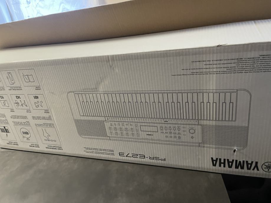 YAMAHA PSRE273