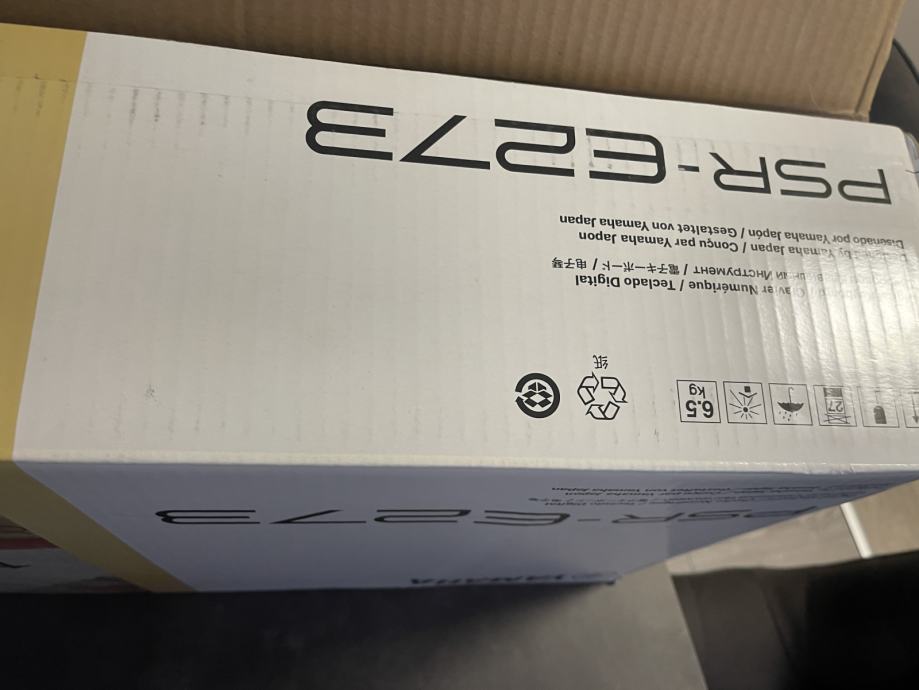 YAMAHA PSRE273