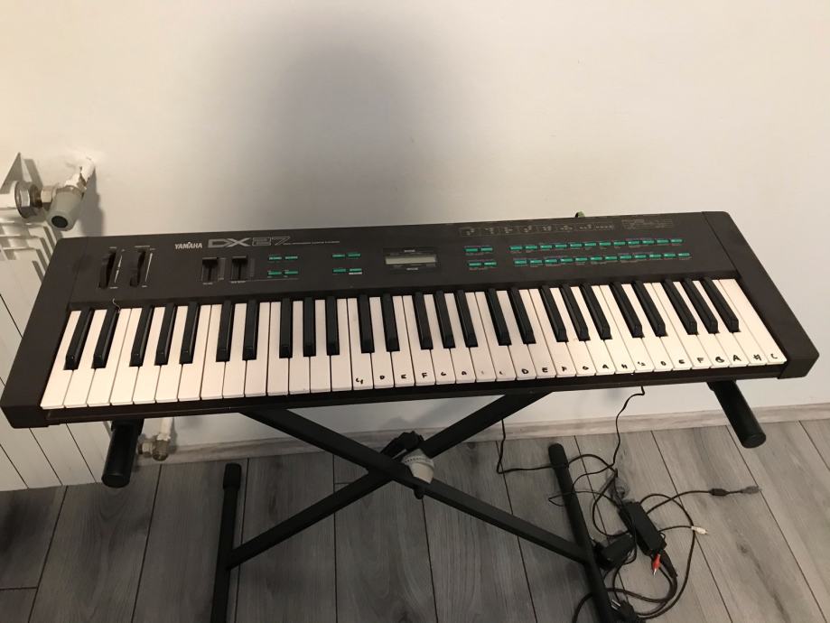 Yamaha DX27