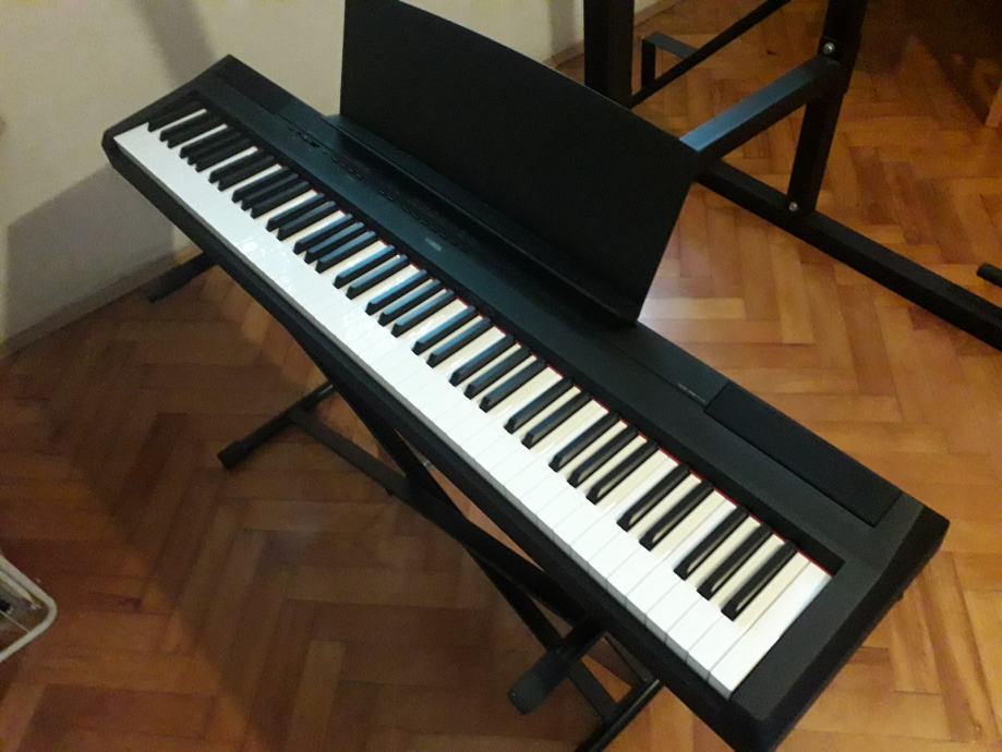 Yamaha P115B električni pijanino crne boje