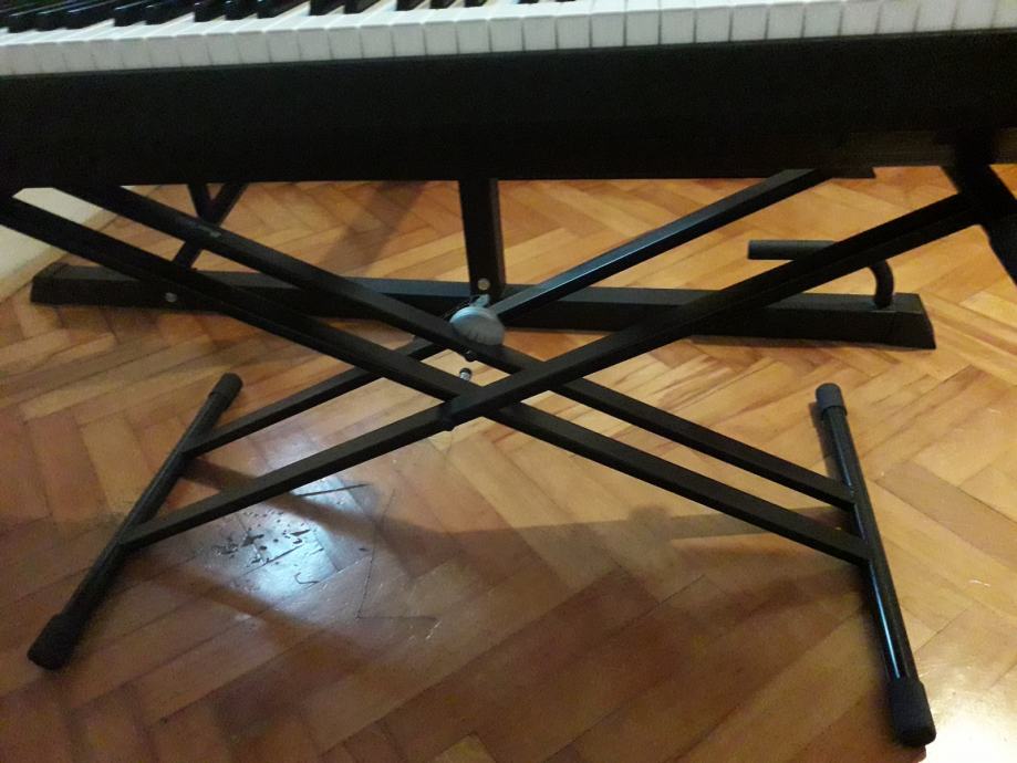 Yamaha P115B električni pijanino crne boje