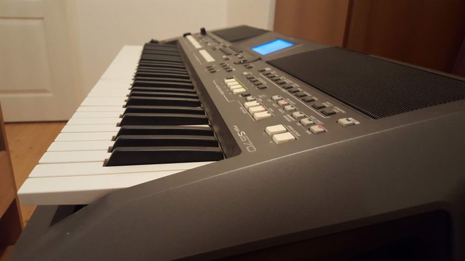Yamaha PSR-S670