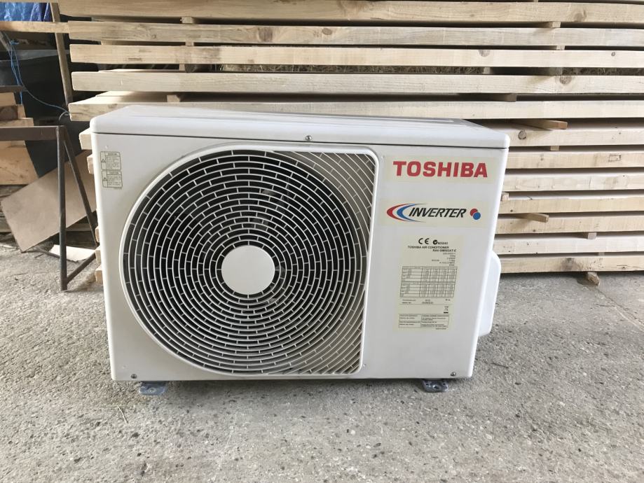 TOSHIBA PROFESIONALNE STROPNE KLIME INVERTER 2 KOM