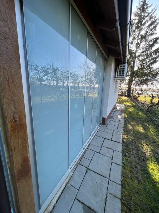 Staklena klizna stijena