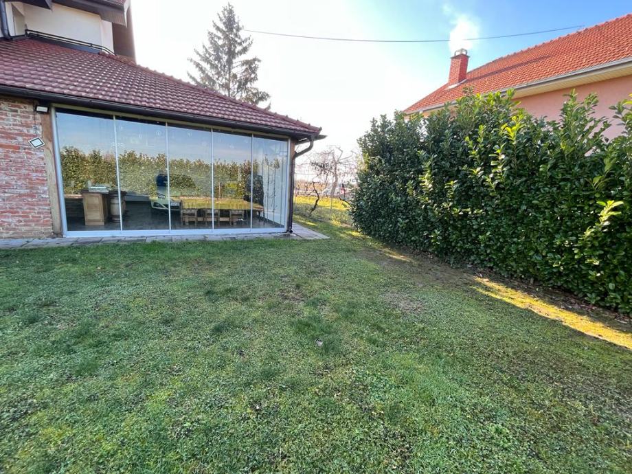 Staklena klizna stijena