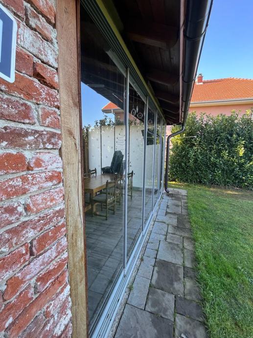 Staklena klizna stijena